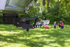 CURT Helux 5th Wheel Pin Box Wins SEMA New Product Award | THE SHOP